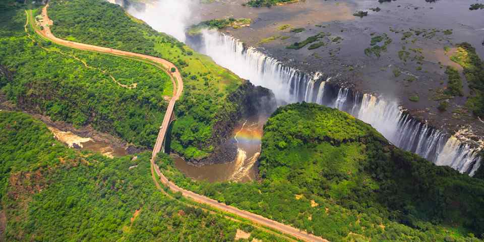Zimbabwe Safari: ½-Day Guided Victoria Falls Tour From Zimbabwe